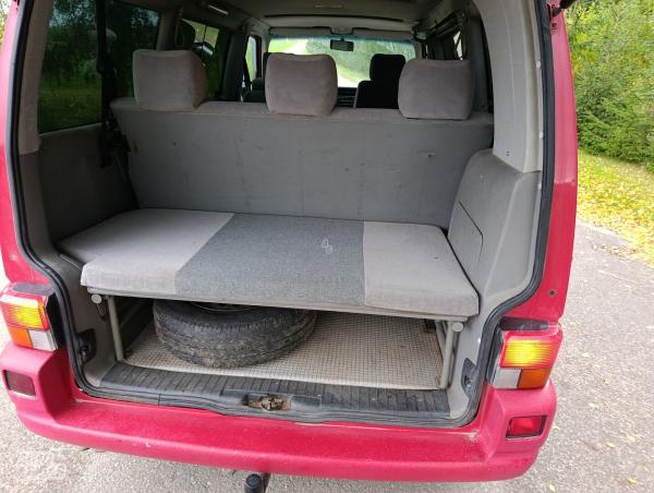 Volkswagen Multivan 1997 in Marijampole, with an engine capacity of 2.50 L and mileage of 319 thousand km for 1650 €, photo 10 on AUTOMOTO.COM.LV