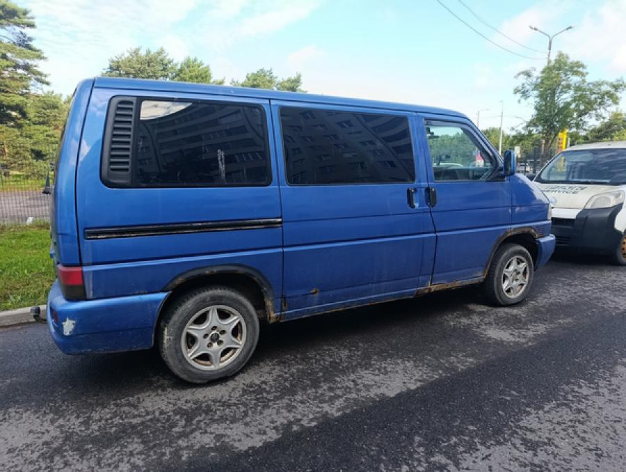 Фольксваген Мультиван 2000 в Таллин, объемом двигателя 2.50 л и пробегом 450 тыс. км за 2000 €, фото 5 на AUTOMOTO.COM.LV