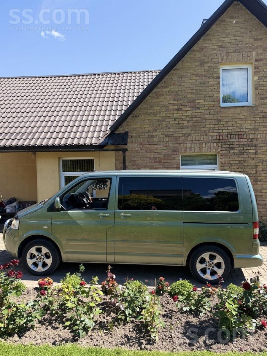 Volkswagen Multivan 2004 in Riga, with an engine capacity of 2.50 L and mileage of 325 thousand km for 8880 €, photo 6 on AUTOMOTO.COM.LV