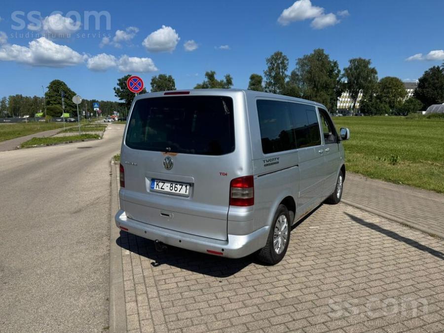 Volkswagen Multivan 2005 Rīga, ar dzinēja tilpumu 2.50 L un nobraukumu 323 tūkst. km par 4980 €, foto 4 vietnē AUTOMOTO.COM.LV