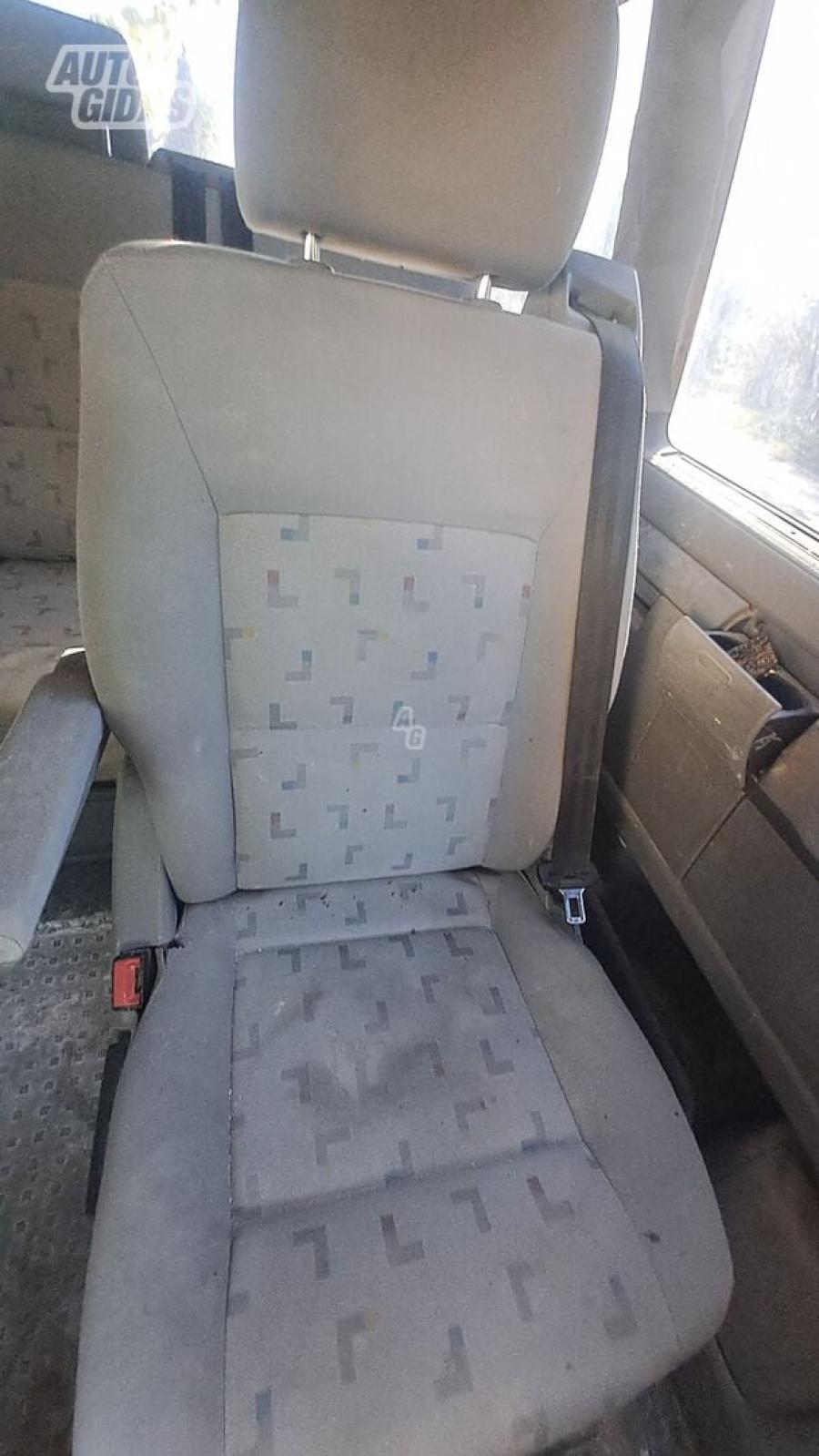 Volkswagen Multivan 2006 Viļņa, ar dzinēja tilpumu 2.50 L un nobraukumu 324 tūkst. km par 3250 €, foto 12 vietnē AUTOMOTO.COM.LV