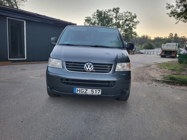 Volkswagen Multivan 2007 Viļņa, ar dzinēja tilpumu 2.50 L un nobraukumu 340 tūkst. km par 6900 €, foto 3 vietnē AUTOMOTO.COM.LV