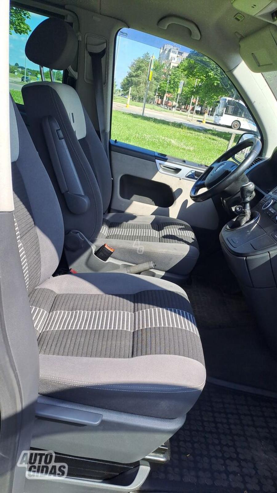 Volkswagen Multivan 2008 Viļņa, ar dzinēja tilpumu 2.50 L un nobraukumu 288 tūkst. km par 10500 €, foto 14 vietnē AUTOMOTO.COM.LV