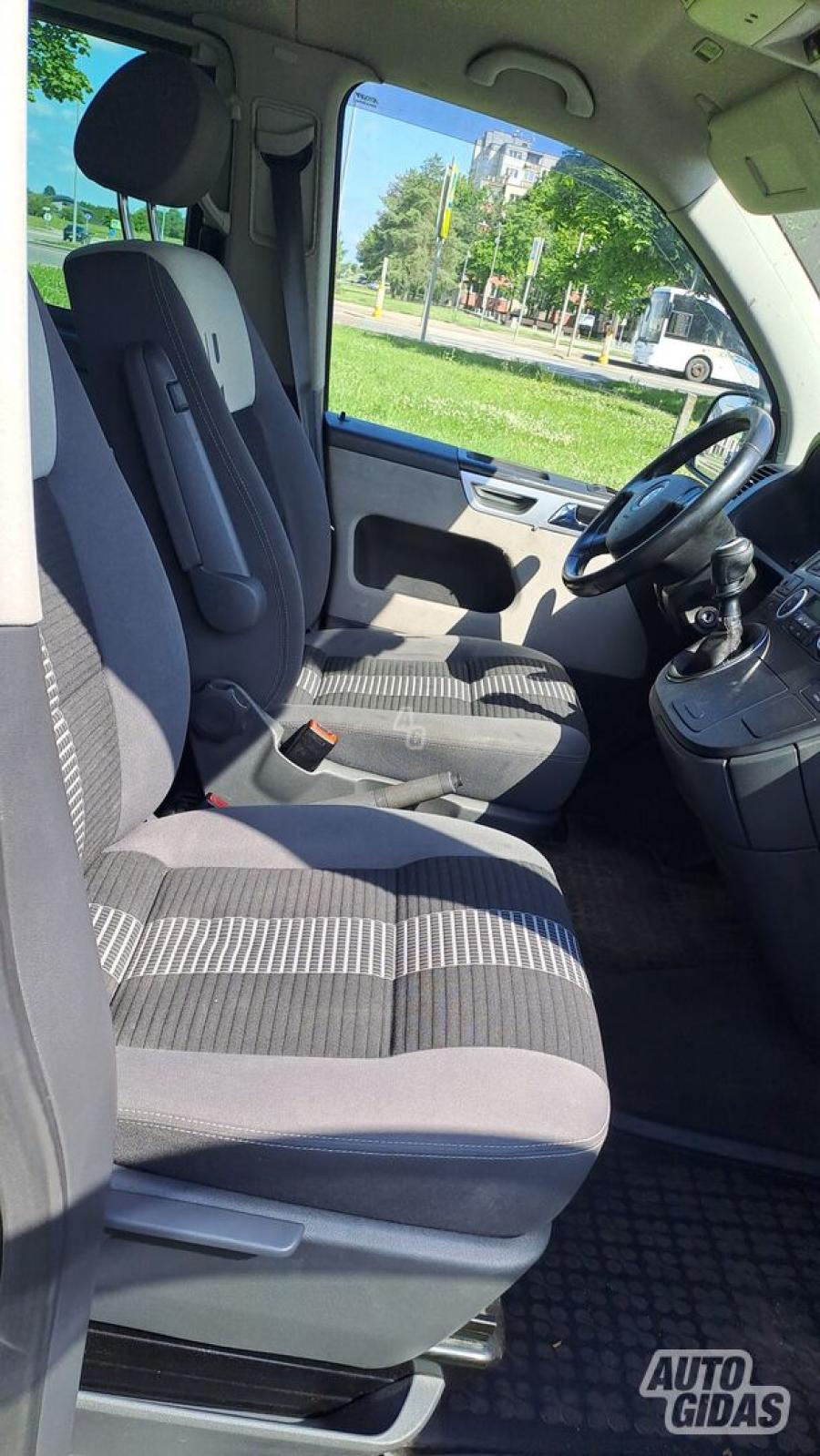 Volkswagen Multivan 2008 Viļņa, ar dzinēja tilpumu 2.50 L un nobraukumu 288 tūkst. km par 10500 €, foto 27 vietnē AUTOMOTO.COM.LV