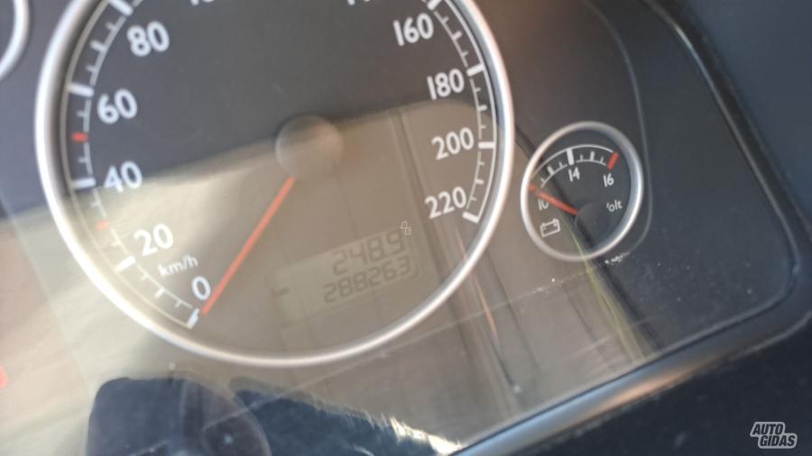 Volkswagen Multivan 2008 Viļņa, ar dzinēja tilpumu 2.50 L un nobraukumu 288 tūkst. km par 10500 €, foto 30 vietnē AUTOMOTO.COM.LV