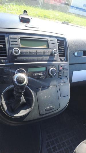 Volkswagen Multivan 2008 Viļņa, ar dzinēja tilpumu 2.50 L un nobraukumu 288 tūkst. km par 10500 €, foto 31 vietnē AUTOMOTO.COM.LV