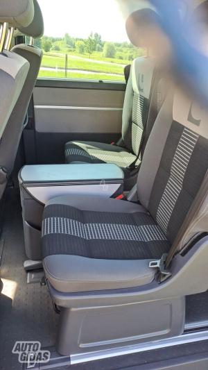 Volkswagen Multivan 2008 Viļņa, ar dzinēja tilpumu 2.50 L un nobraukumu 288 tūkst. km par 10500 €, foto 36 vietnē AUTOMOTO.COM.LV