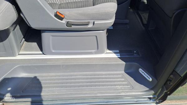 Volkswagen Multivan 2008 Viļņa, ar dzinēja tilpumu 2.50 L un nobraukumu 288 tūkst. km par 11500 €, foto 10 vietnē AUTOMOTO.COM.LV