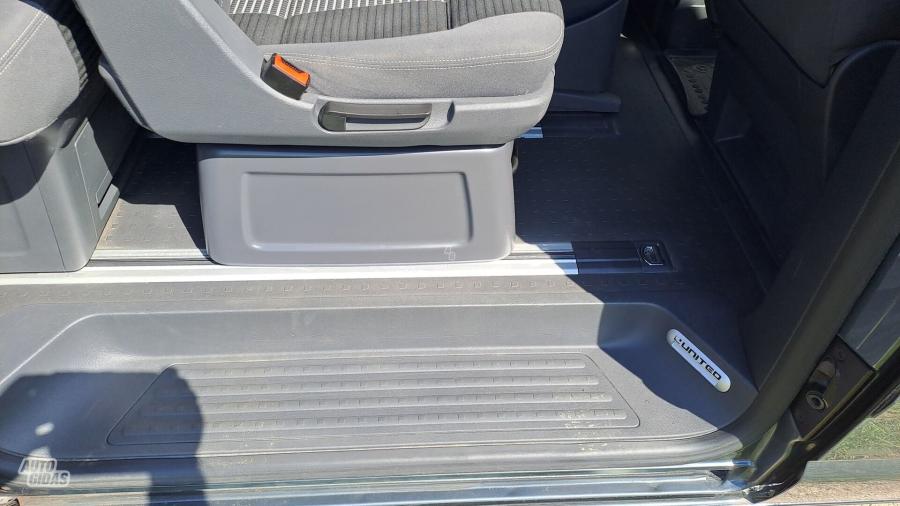 Volkswagen Multivan 2008 Viļņa, ar dzinēja tilpumu 2.50 L un nobraukumu 288 tūkst. km par 11500 €, foto 11 vietnē AUTOMOTO.COM.LV