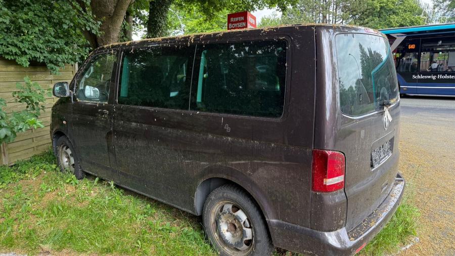 Volkswagen Multivan 2010 in Kretinga, with an engine capacity of 2.00 L and mileage of 310 thousand km for 6990 €, photo 4 on AUTOMOTO.COM.LV