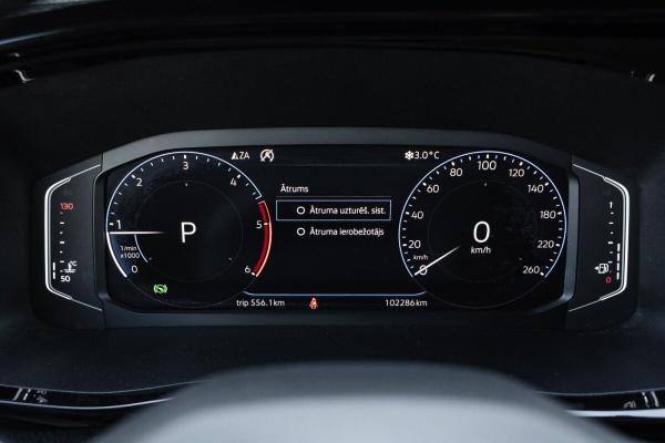 Volkswagen Multivan 2020 in Riga, with an engine capacity of 2.00 L and mileage of 102 thousand km for 39900 €, photo 9 on AUTOMOTO.COM.LV