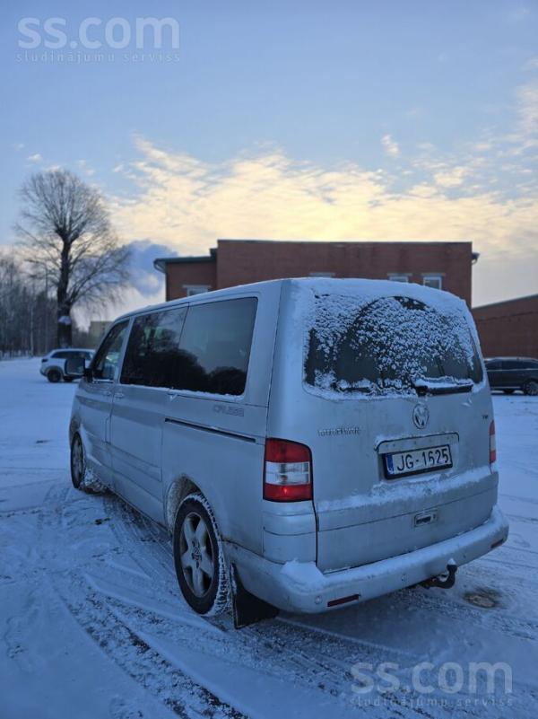 Volkswagen Multivan 2006 in Valmiera, with an engine capacity of 2.50 L and mileage of 322 thousand km for 4300 €, photo 4 on AUTOMOTO.COM.LV