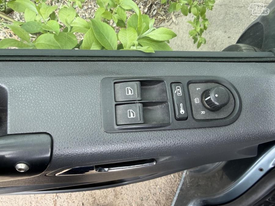 Volkswagen Multivan 2007 in Panevezys, with an engine capacity of 1.90 L and mileage of 423 thousand km for 4999 €, photo 17 on AUTOMOTO.COM.LV