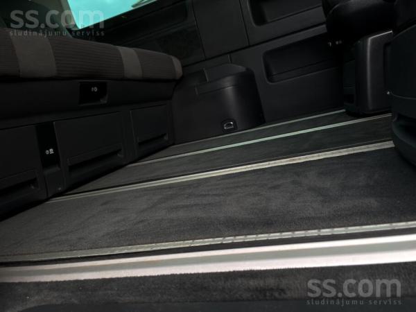 Volkswagen Multivan 2012 in Jelgava, with an engine capacity of 2.00 L and mileage of 293 thousand km for 15996 €, photo 6 on AUTOMOTO.COM.LV