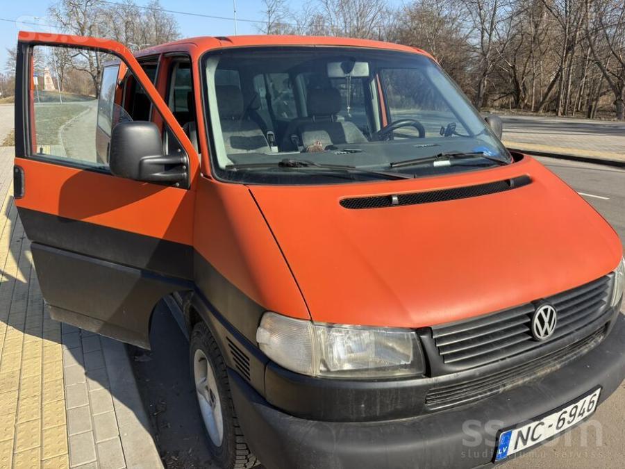 Orange Volkswagen Multivan 1996 in Riga, with an engine capacity of 2.50 L and mileage of 552 thousand km for 2900 €, photo 3 on AUTOMOTO.COM.LV