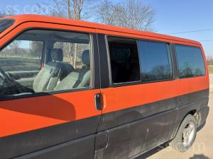 Orange Volkswagen Multivan 1996 in Riga, with an engine capacity of 2.50 L and mileage of 552 thousand km for 2900 €, photo 6 on AUTOMOTO.COM.LV