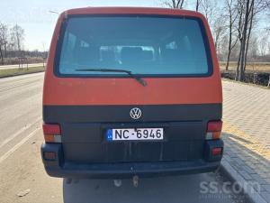 Orange Volkswagen Multivan 1996 in Riga, with an engine capacity of 2.50 L and mileage of 552 thousand km for 2900 €, photo 10 on AUTOMOTO.COM.LV