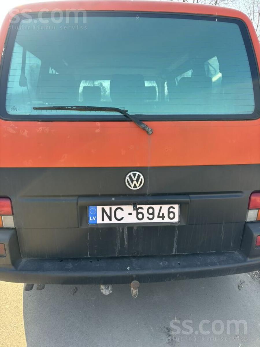 Orange Volkswagen Multivan 1996 in Riga, with an engine capacity of 2.50 L and mileage of 552 thousand km for 2900 €, photo 11 on AUTOMOTO.COM.LV
