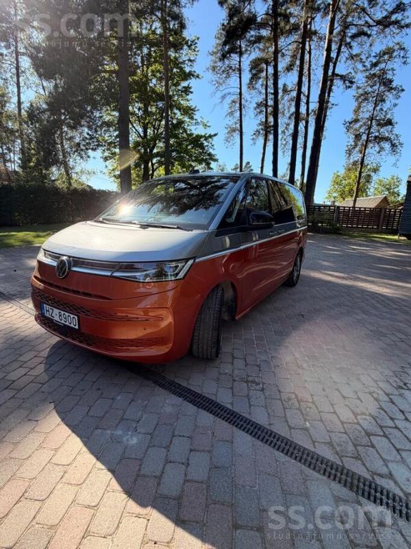 Orange Volkswagen Multivan 2022 in Riga, with an engine capacity of 1.40 L and mileage of 152 thousand km for 42500 €, photo 1 on AUTOMOTO.COM.LV