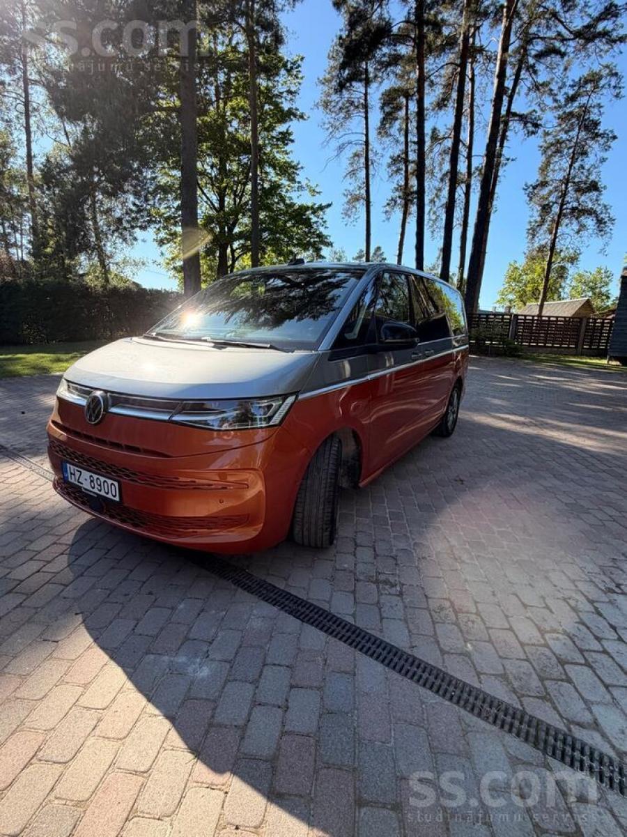 Orange Volkswagen Multivan 2022 in Riga, with an engine capacity of 1.40 L and mileage of 152 thousand km for 42500 €, photo 1 on AUTOMOTO.COM.LV