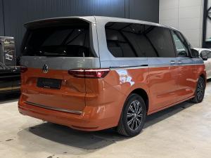 Orange Volkswagen Multivan 2022 in Riga, with an engine capacity of 2.00 L and mileage of 86 thousand km for 39700 €, photo 4 on AUTOMOTO.COM.LV