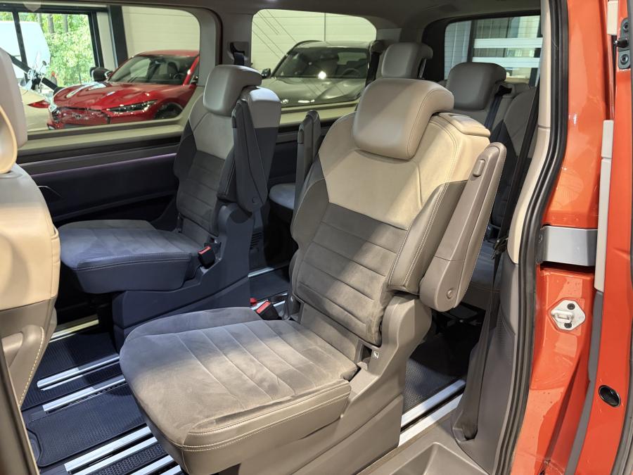 Orange Volkswagen Multivan 2022 in Riga, with an engine capacity of 2.00 L and mileage of 86 thousand km for 39700 €, photo 25 on AUTOMOTO.COM.LV