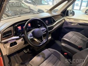 Oranžs Volkswagen Multivan 2022 Rīga, ar dzinēja tilpumu 2.00 L un nobraukumu 86 tūkst. km par 39700 €, foto 10 vietnē AUTOMOTO.COM.LV