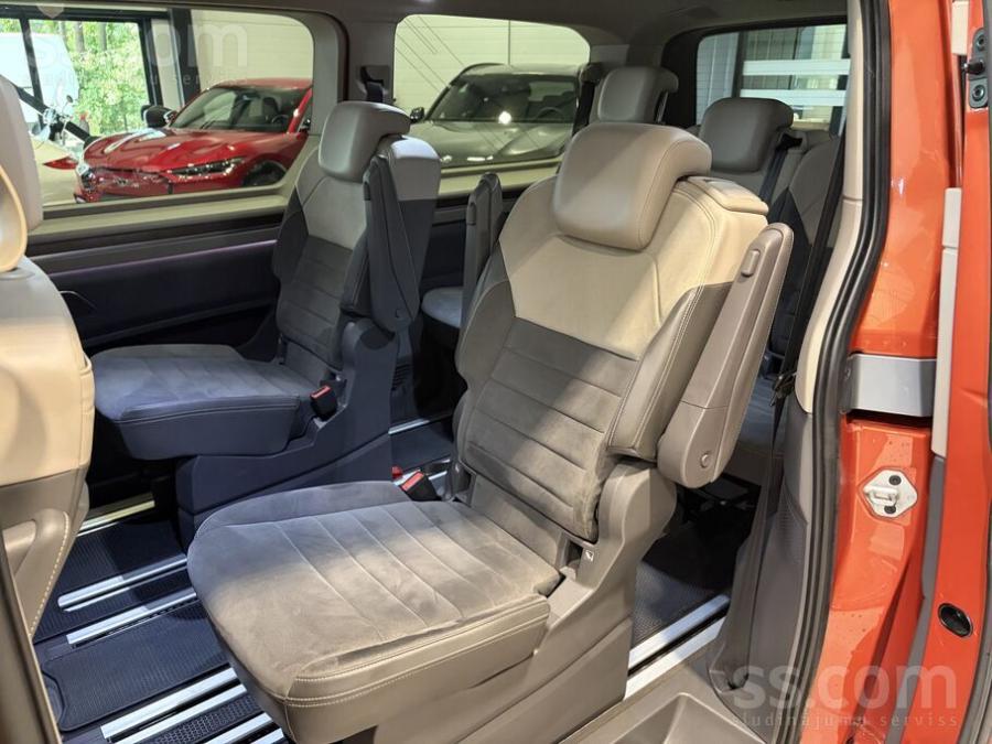 Oranžs Volkswagen Multivan 2022 Rīga, ar dzinēja tilpumu 2.00 L un nobraukumu 86 tūkst. km par 39700 €, foto 25 vietnē AUTOMOTO.COM.LV
