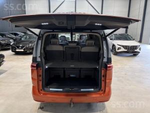 Oranžs Volkswagen Multivan 2022 Rīga, ar dzinēja tilpumu 2.00 L un nobraukumu 86 tūkst. km par 39700 €, foto 28 vietnē AUTOMOTO.COM.LV