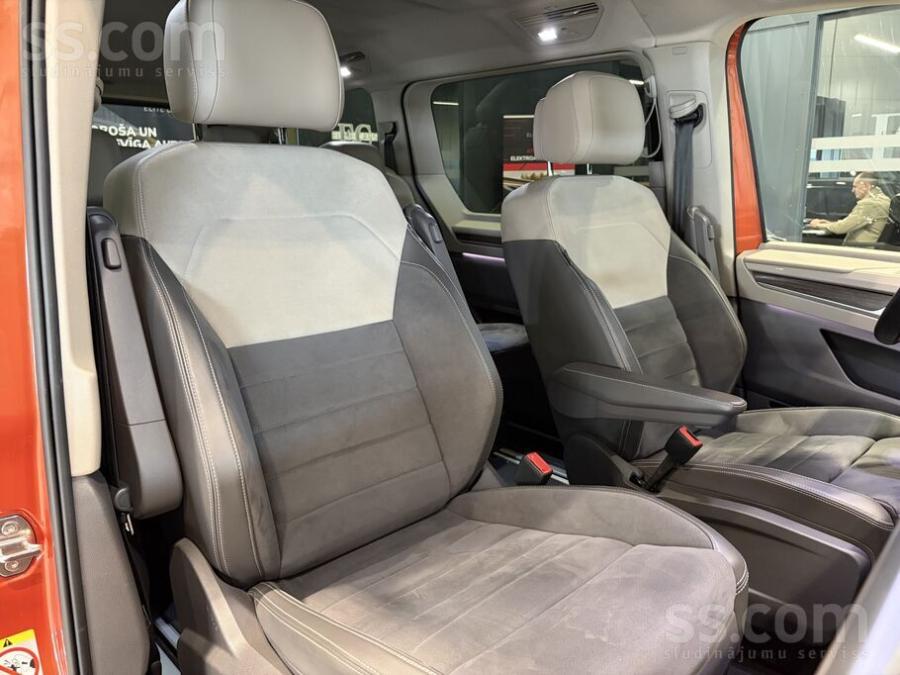 Oranžs Volkswagen Multivan 2022 Rīga, ar dzinēja tilpumu 2.00 L un nobraukumu 86 tūkst. km par 39700 €, foto 33 vietnē AUTOMOTO.COM.LV
