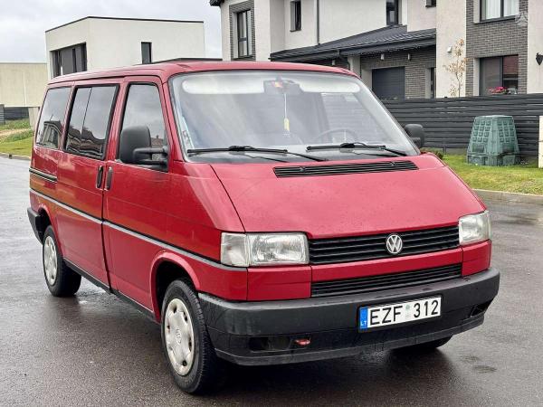 Red Volkswagen Multivan 1992 in Vilnius, with an engine capacity of 2.40 L and mileage of 400 thousand km for 2600 €, photo 7 on AUTOMOTO.COM.LV