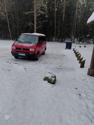 Red Volkswagen Multivan 1994 in Siauliai, with an engine capacity of 2.40 L and mileage of 48556 thousand km for 1600 €, photo 9 on AUTOMOTO.COM.LV