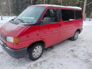 Red Volkswagen Multivan 1994 in Siauliai, with an engine capacity of 2.40 L and mileage of 48556 thousand km for 1600 €, photo 11 on AUTOMOTO.COM.LV