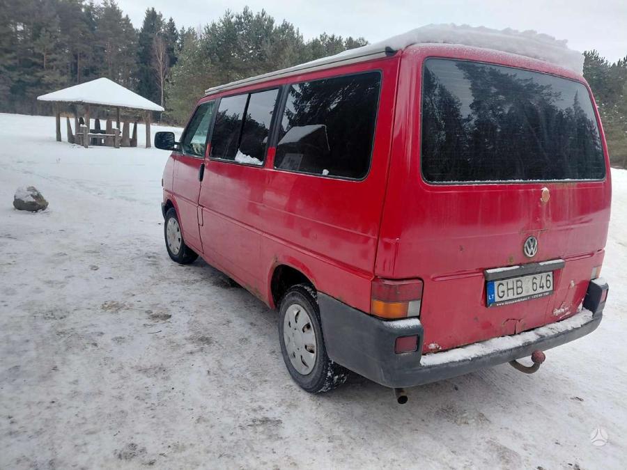 Red Volkswagen Multivan 1994 in Siauliai, with an engine capacity of 2.40 L and mileage of 48556 thousand km for 1600 €, photo 12 on AUTOMOTO.COM.LV