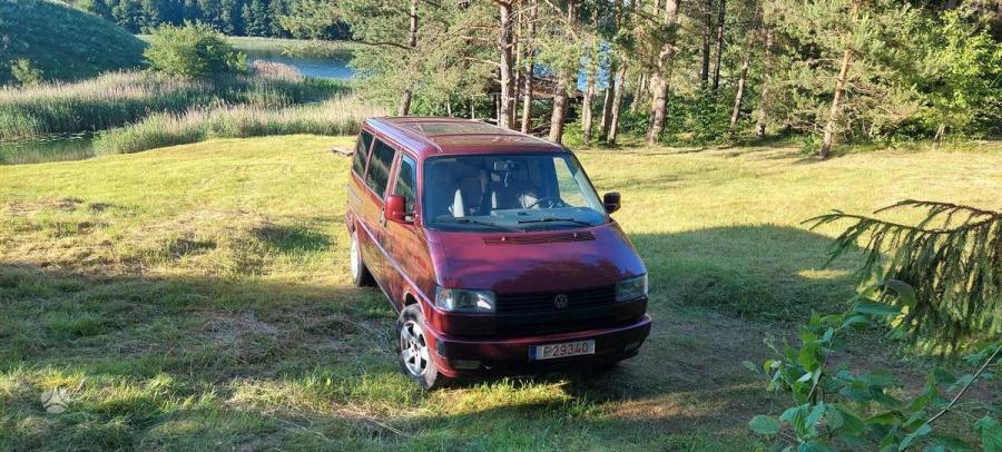 Sarkans Volkswagen Multivan 1994 Trakai, ar dzinēja tilpumu 2.40 L un nobraukumu 360 tūkst. km par 3500 €, foto 1 vietnē AUTOMOTO.COM.LV