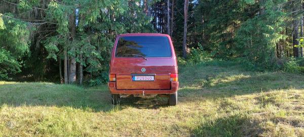 Sarkans Volkswagen Multivan 1994 Trakai, ar dzinēja tilpumu 2.40 L un nobraukumu 360 tūkst. km par 3500 €, foto 2 vietnē AUTOMOTO.COM.LV