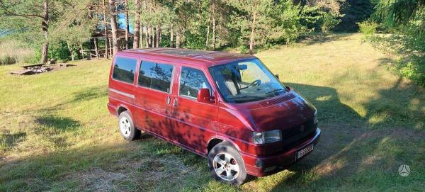 Sarkans Volkswagen Multivan 1994 Trakai, ar dzinēja tilpumu 2.40 L un nobraukumu 360 tūkst. km par 3500 €, foto 3 vietnē AUTOMOTO.COM.LV