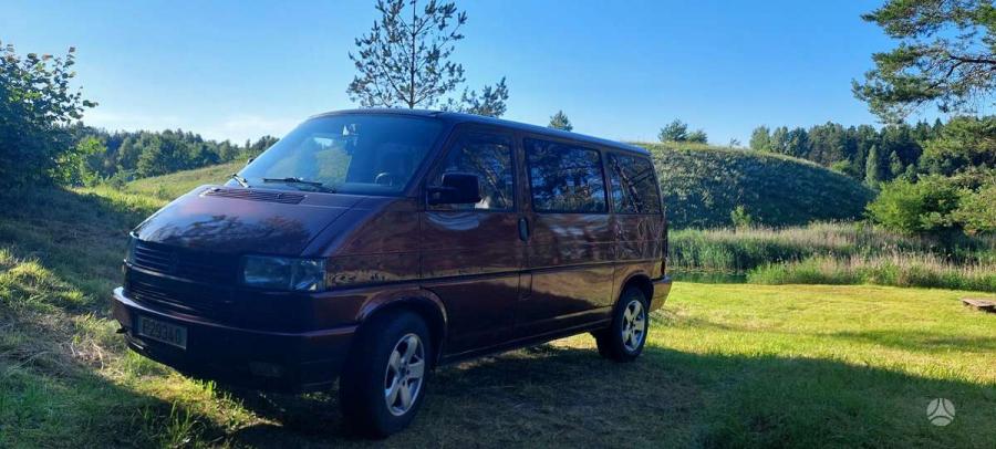 Sarkans Volkswagen Multivan 1994 Trakai, ar dzinēja tilpumu 2.40 L un nobraukumu 360 tūkst. km par 3500 €, foto 6 vietnē AUTOMOTO.COM.LV