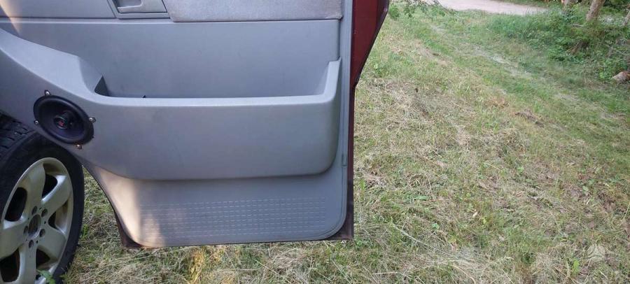 Sarkans Volkswagen Multivan 1994 Trakai, ar dzinēja tilpumu 2.40 L un nobraukumu 360 tūkst. km par 3500 €, foto 13 vietnē AUTOMOTO.COM.LV