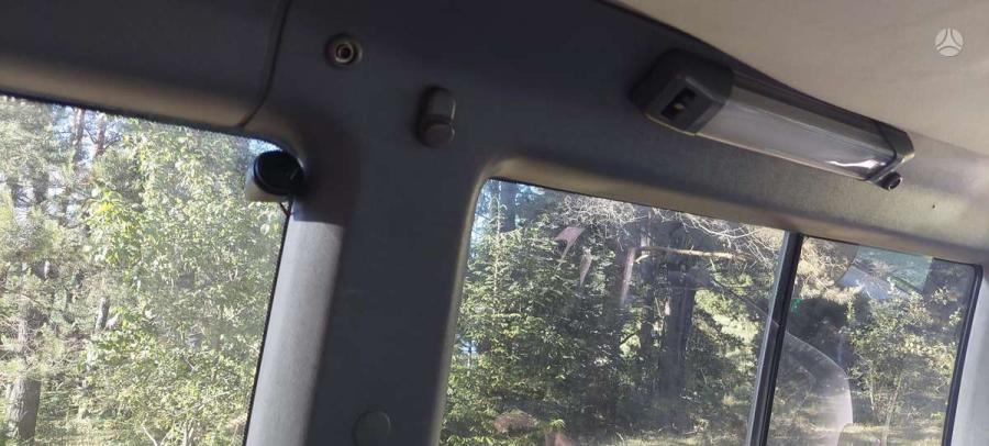 Sarkans Volkswagen Multivan 1994 Trakai, ar dzinēja tilpumu 2.40 L un nobraukumu 360 tūkst. km par 3500 €, foto 15 vietnē AUTOMOTO.COM.LV