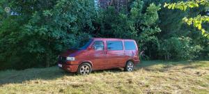 Sarkans Volkswagen Multivan 1994 Trakai, ar dzinēja tilpumu 2.40 L un nobraukumu 360 tūkst. km par 3500 €, foto 27 vietnē AUTOMOTO.COM.LV