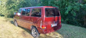 Sarkans Volkswagen Multivan 1994 Trakai, ar dzinēja tilpumu 2.40 L un nobraukumu 360 tūkst. km par 3500 €, foto 29 vietnē AUTOMOTO.COM.LV