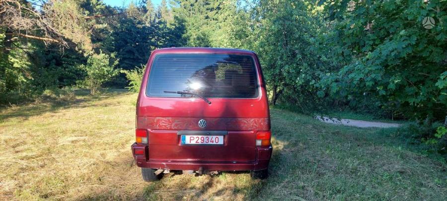 Sarkans Volkswagen Multivan 1994 Trakai, ar dzinēja tilpumu 2.40 L un nobraukumu 360 tūkst. km par 3500 €, foto 30 vietnē AUTOMOTO.COM.LV