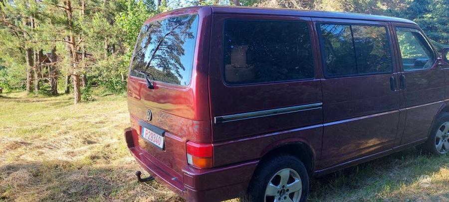 Sarkans Volkswagen Multivan 1994 Trakai, ar dzinēja tilpumu 2.40 L un nobraukumu 360 tūkst. km par 3500 €, foto 31 vietnē AUTOMOTO.COM.LV