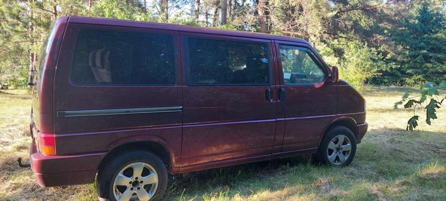 Sarkans Volkswagen Multivan 1994 Trakai, ar dzinēja tilpumu 2.40 L un nobraukumu 360 tūkst. km par 3500 €, foto 32 vietnē AUTOMOTO.COM.LV
