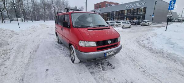 Red Volkswagen Multivan 1996 in Vilnius, with an engine capacity of 2.37 L and mileage of 388 thousand km for 2300 €, photo 3 on AUTOMOTO.COM.LV