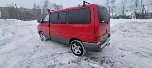 Red Volkswagen Multivan 1996 in Vilnius, with an engine capacity of 2.37 L and mileage of 388 thousand km for 2300 €, photo 9 on AUTOMOTO.COM.LV