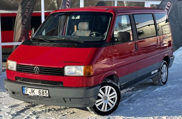 Sarkans Volkswagen Multivan 1996 Radviliškis, ar dzinēja tilpumu 2.40 L un nobraukumu 358 tūkst. km par 3650 €, foto 1 vietnē AUTOMOTO.COM.LV