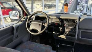 Sarkans Volkswagen Multivan 1996 Radviliškis, ar dzinēja tilpumu 2.40 L un nobraukumu 358 tūkst. km par 3650 €, foto 14 vietnē AUTOMOTO.COM.LV