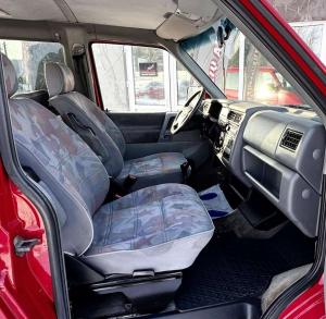 Sarkans Volkswagen Multivan 1996 Radviliškis, ar dzinēja tilpumu 2.40 L un nobraukumu 358 tūkst. km par 3650 €, foto 17 vietnē AUTOMOTO.COM.LV